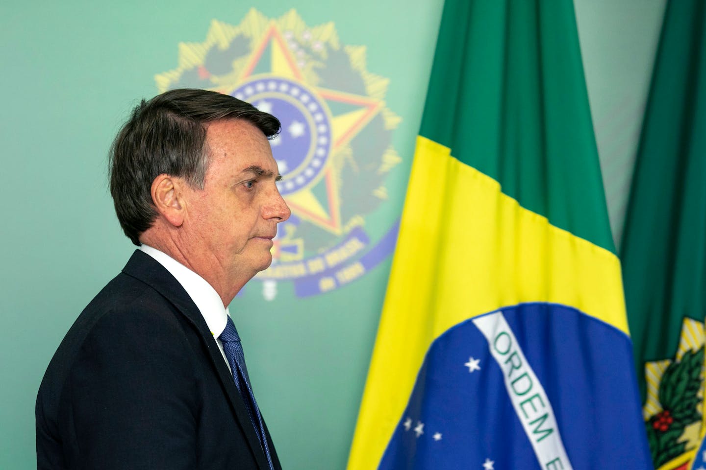 President van Brazilië moet mensen beschermen tegen coronavirus.